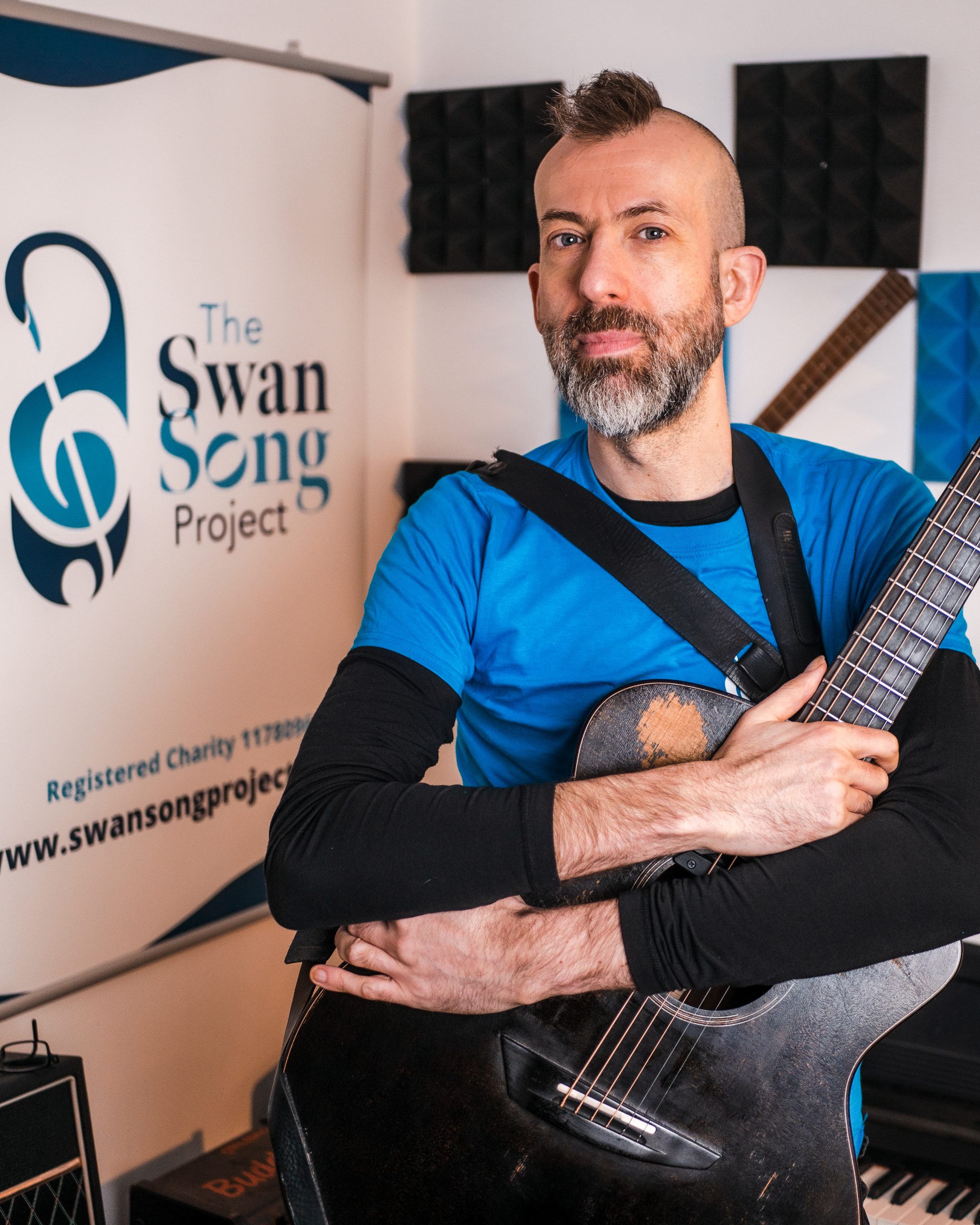 Guitar Hero Jon Gomm becomes 1st Ambassador for Swan Song! - The Swan Song Project